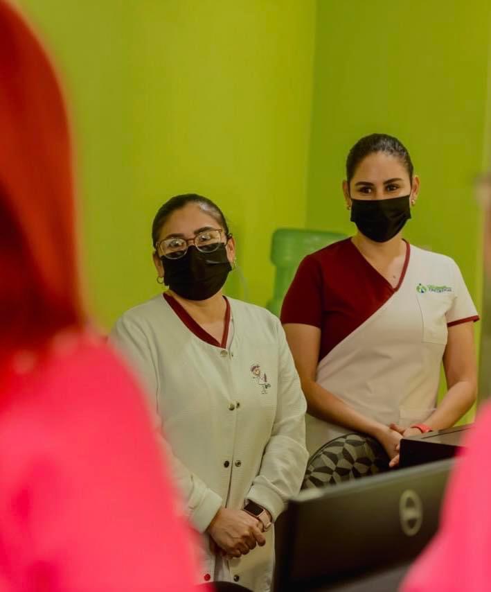 Entrega de prótesis externas de mama en el Centro Estatal de Oncología ...